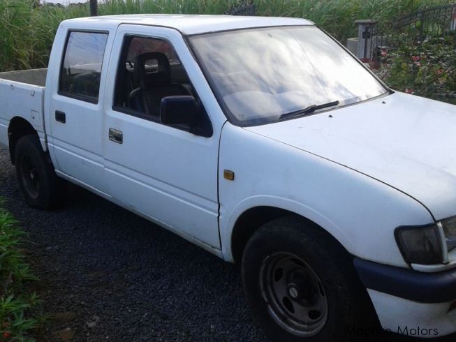 Used Isuzu kb 250 | 1998 kb 250 for sale | quatre bornes Isuzu kb 250 ...