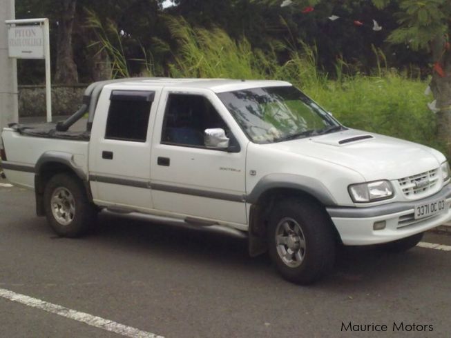 Used Isuzu 300 tdilx | 2003 300 tdilx for sale | Triolet Isuzu 300 ...