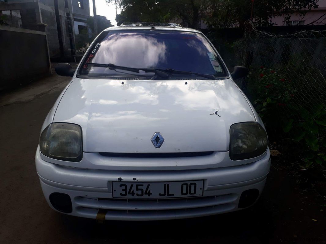 Used Renault Clio | 2000 Clio for sale | La Sourdine Renault Clio sales ...