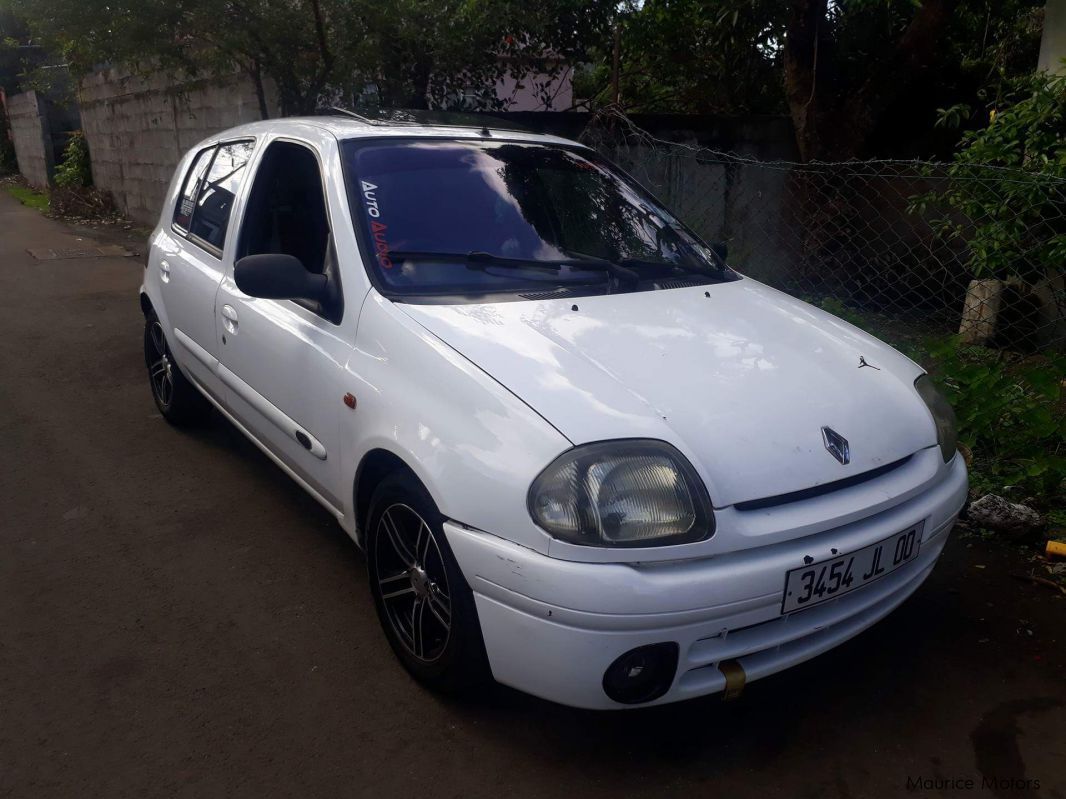 Used Renault Clio | 2000 Clio for sale | La Sourdine Renault Clio sales ...