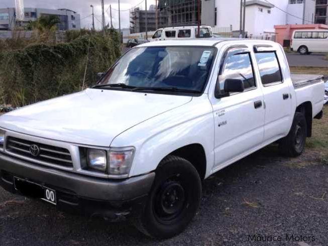 Used Toyota HILUX 2X4 | 2000 HILUX 2X4 for sale | vacoas Toyota HILUX ...