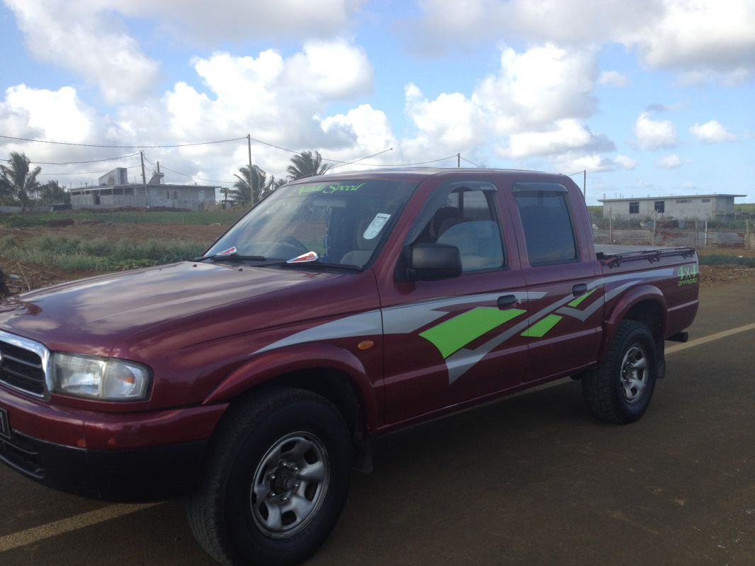 Used Mazda 4*4 | 2001 4*4 for sale | Camp diable Mazda 4*4 sales ...