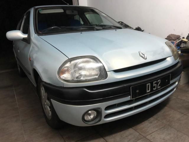Used Renault Clio | 2002 Clio for sale | Hermitage Renault Clio sales ...