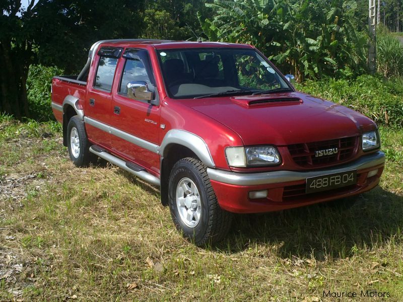 Used Isuzu 300 TDI LX | 2004 300 TDI LX for sale | Quartier-Militaire ...