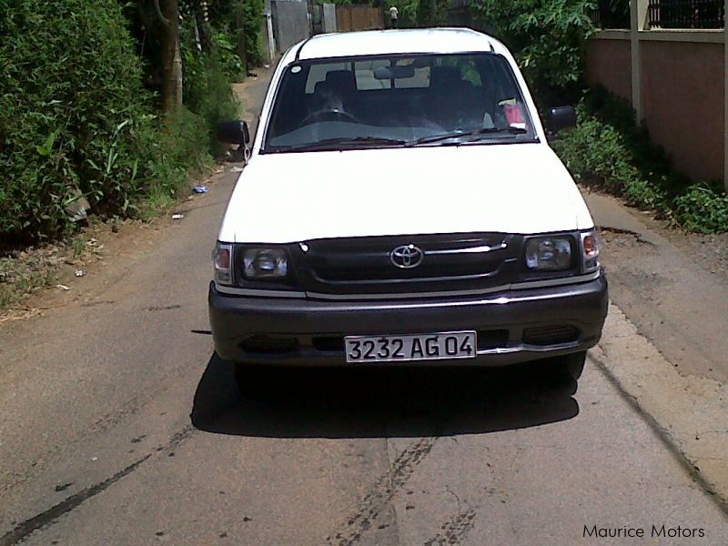 Used Toyota HILUX 2X4 | 2004 HILUX 2X4 for sale | MOKA Toyota HILUX 2X4 ...