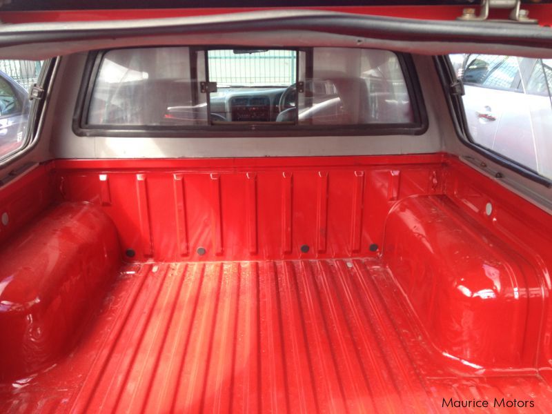 Used Nissan NAVARA - RED | 2006 NAVARA - RED for sale | Camp ...