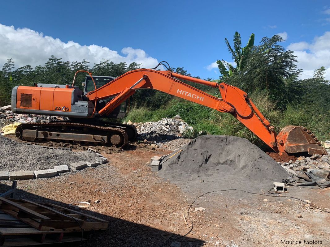 Used Hitachi ZX 240 Series 3 | 2010 ZX 240 Series 3 for sale | La Ferme ...