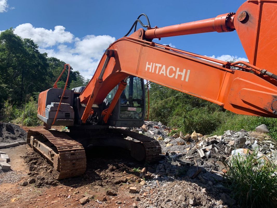Used Hitachi ZX 240 Series 3 | 2010 ZX 240 Series 3 for sale | La Ferme ...