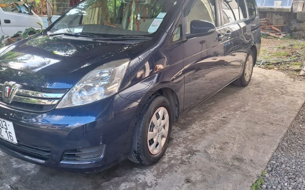Used Toyota Isis | 2016 Isis for sale | Port Louis Toyota Isis sales ...