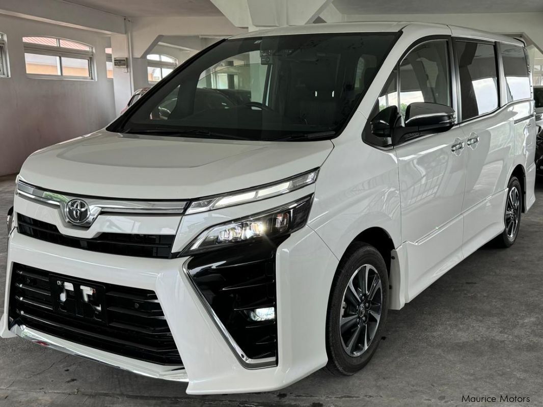 Used Toyota Voxy ZS Kirameki 2 | 2020 Voxy ZS Kirameki 2 for sale | Vacoas Toyota Voxy ZS ...