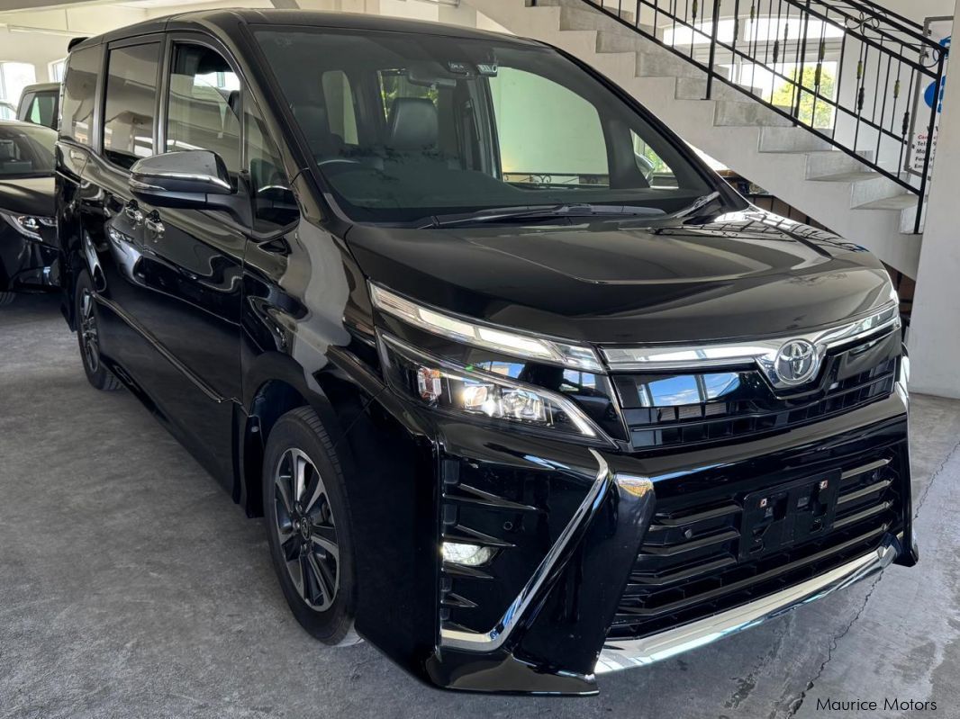 Used Toyota Voxy ZS Kirameki 3 | 2021 Voxy ZS Kirameki 3 for sale | Vacoas Toyota Voxy ZS ...